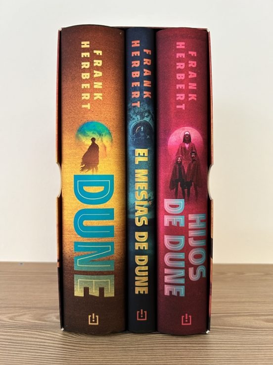 Trilogía Dune, edición de lujo (estuche con: Dune | El mesías de Dune | Hijos de Dune) - ALCALÁ ...